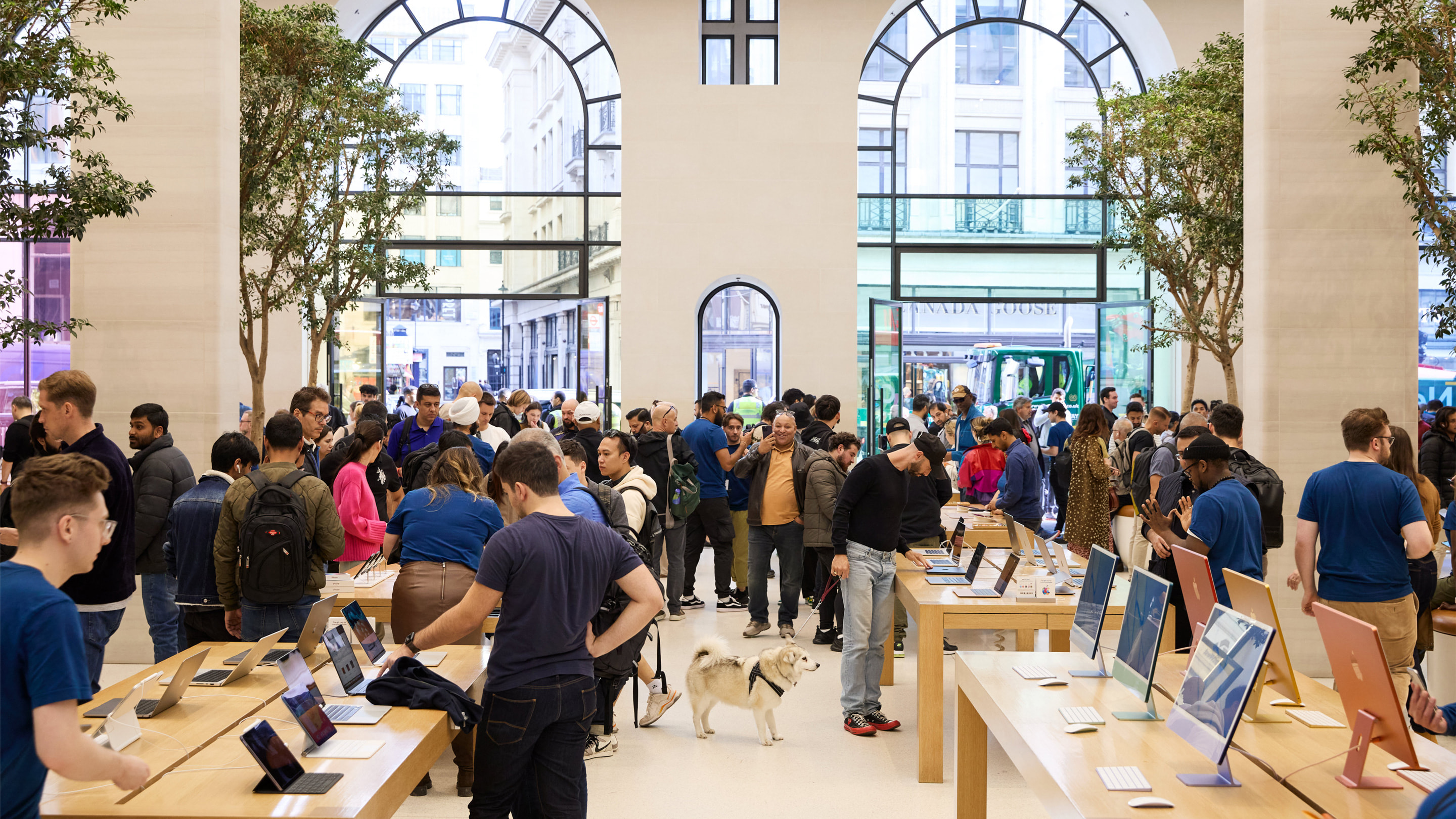 iPhone 15 lineup and new Apple Watch lineup arrive worldwide - Apple