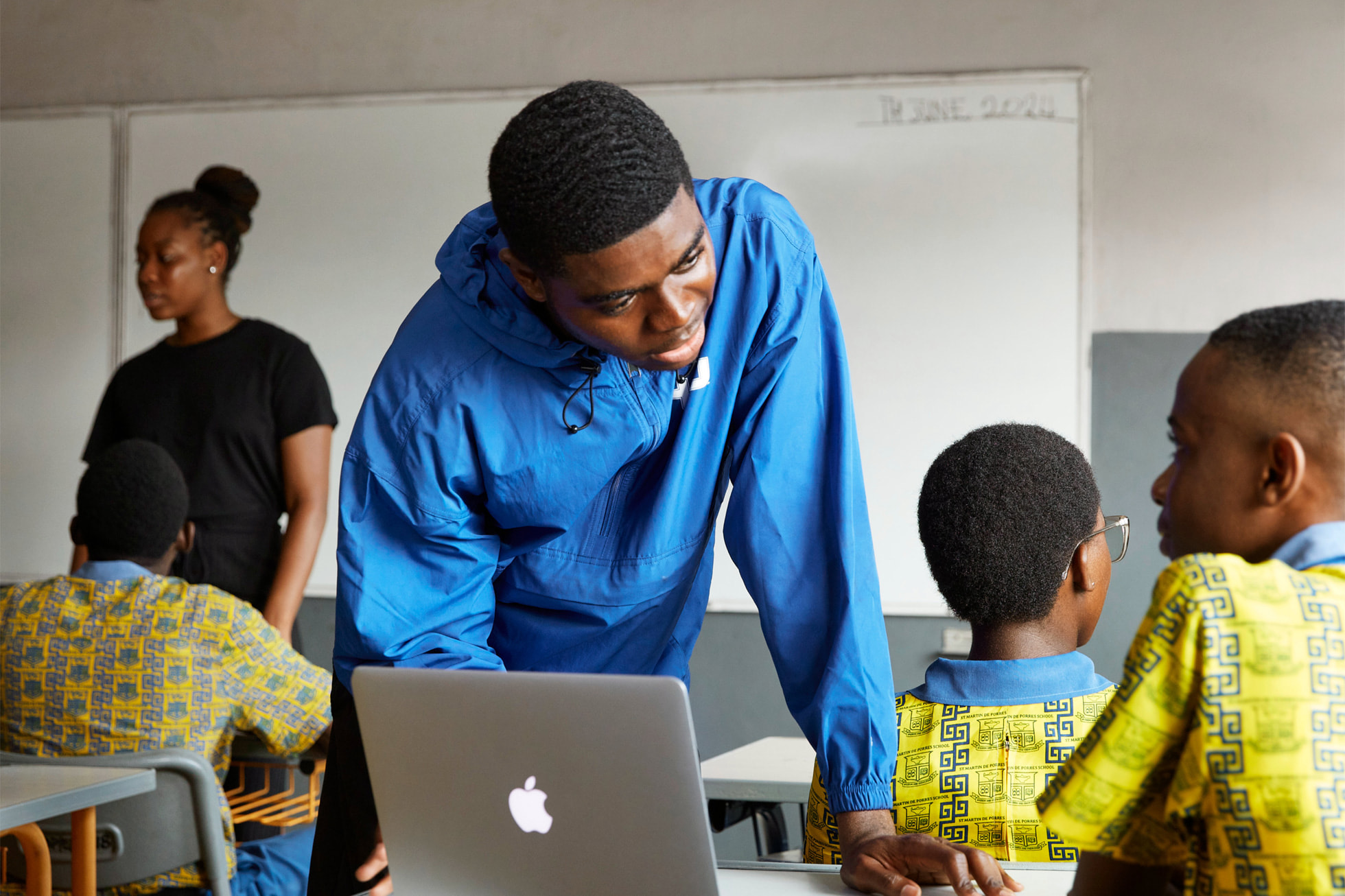 Apple launches new resources for teachers, expands education grant ...