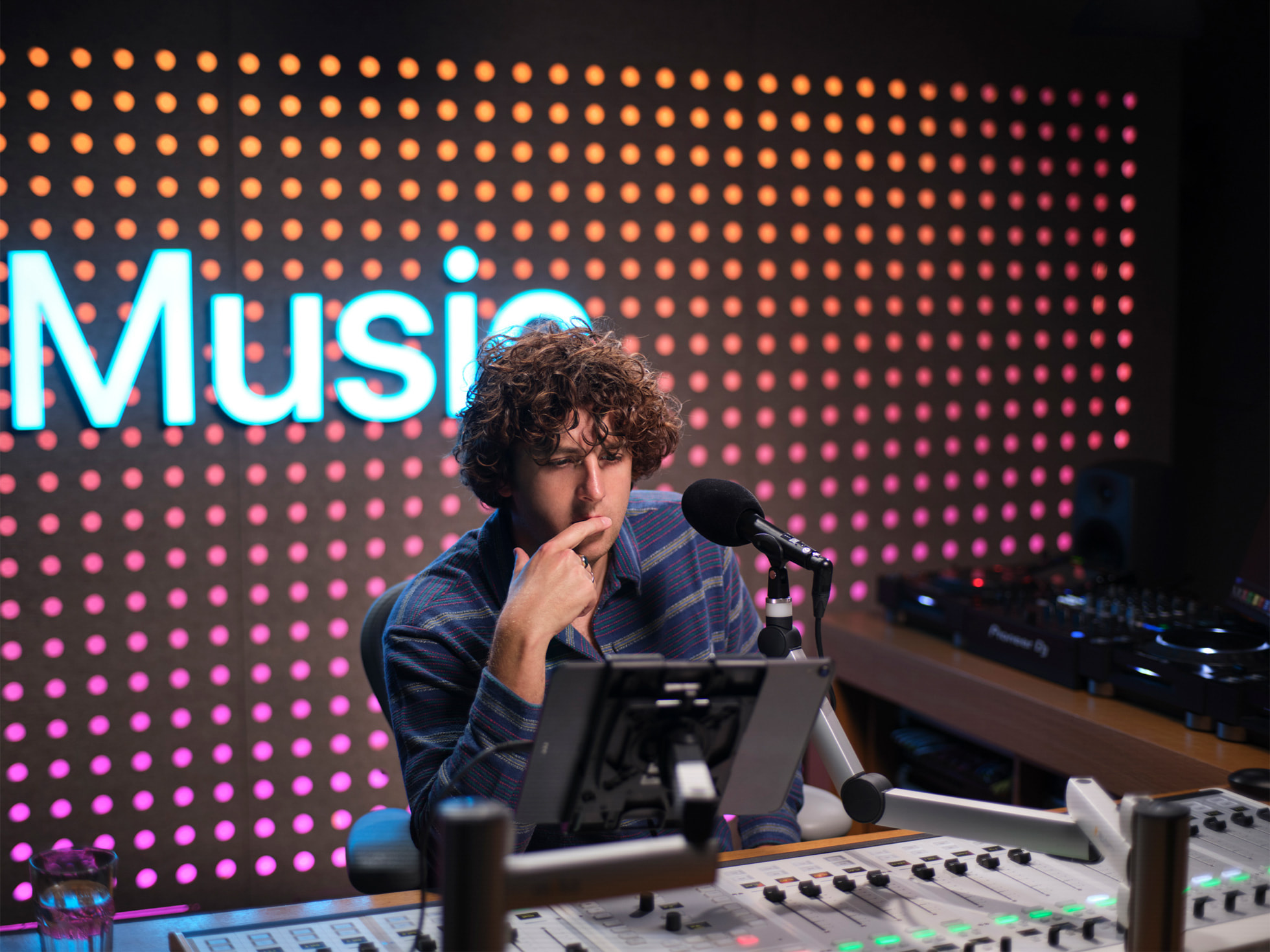 Apple Music poszerza globalną ofertę radiową o trzy zupełnie nowe stacje - Apple (PL)