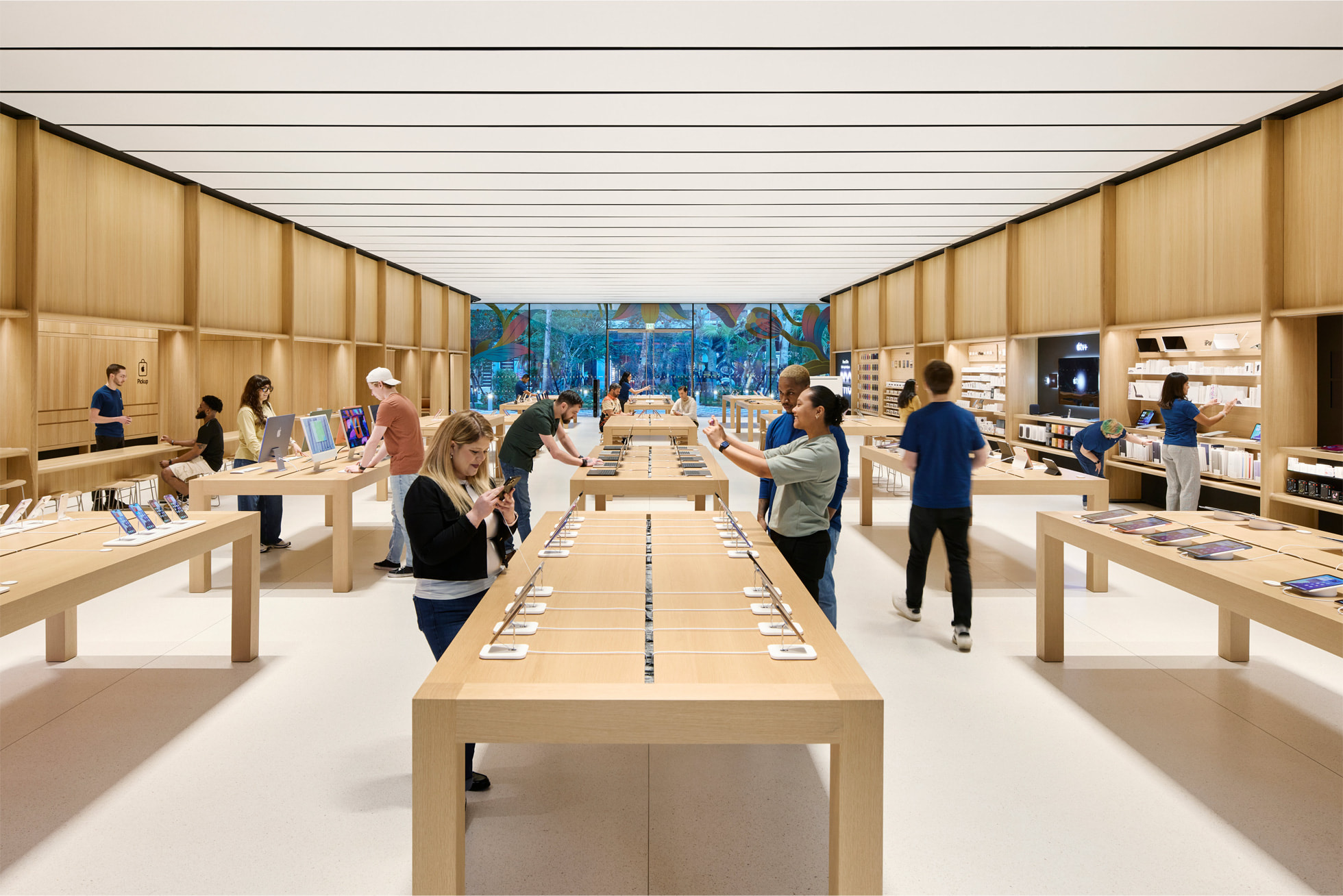 Apple Miami Worldcenter opens Friday, January 24, in downtown Miami - Apple