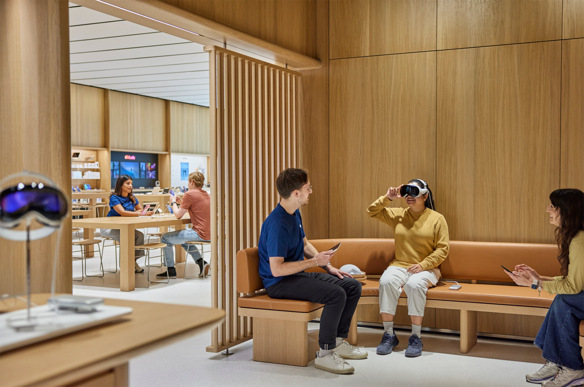 Apple Miami Worldcenter opens Friday, January 24, in downtown Miami - Apple (KW)