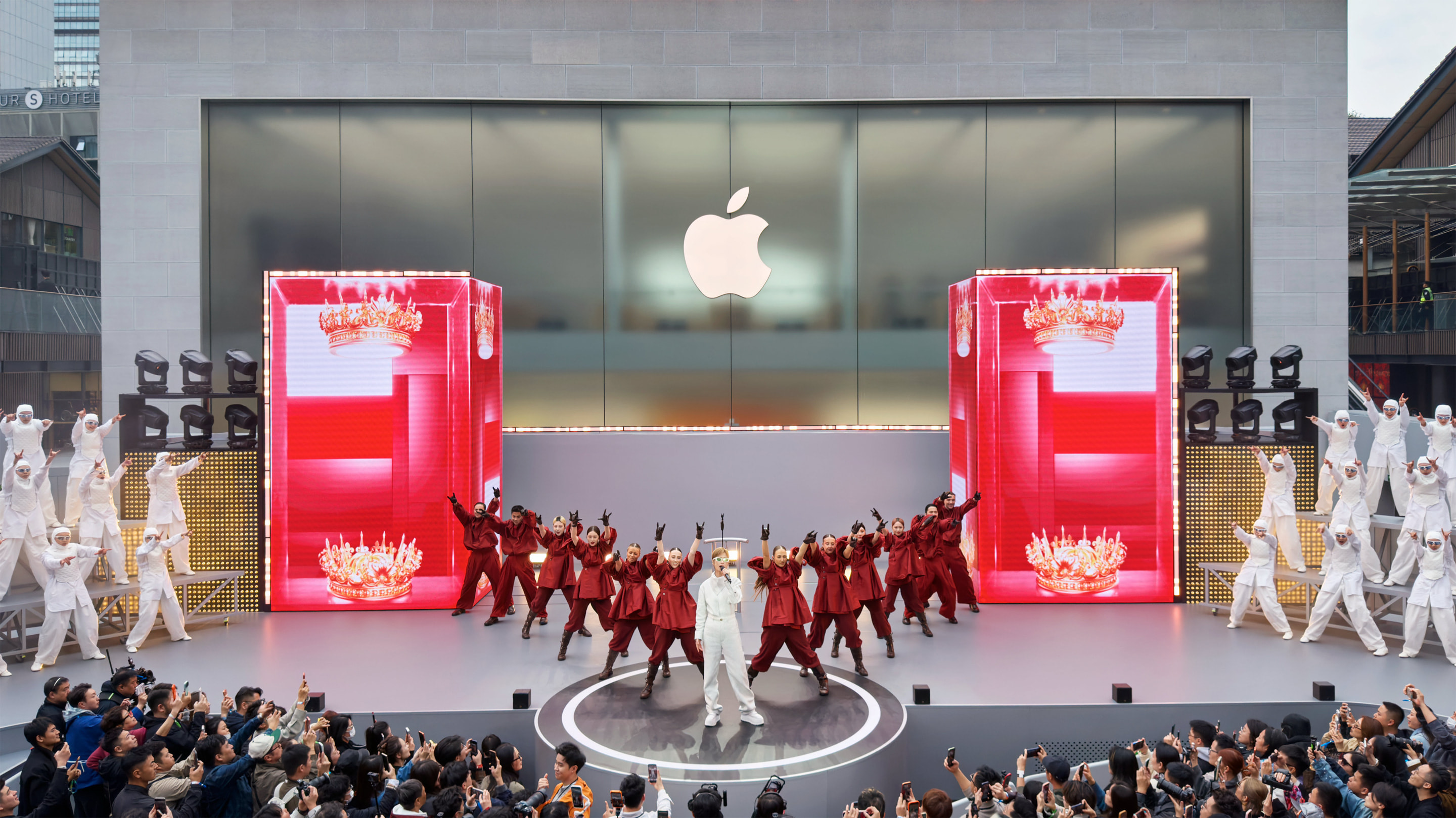 Apple fête ses 50 ans à travers le monde - Apple (FR)