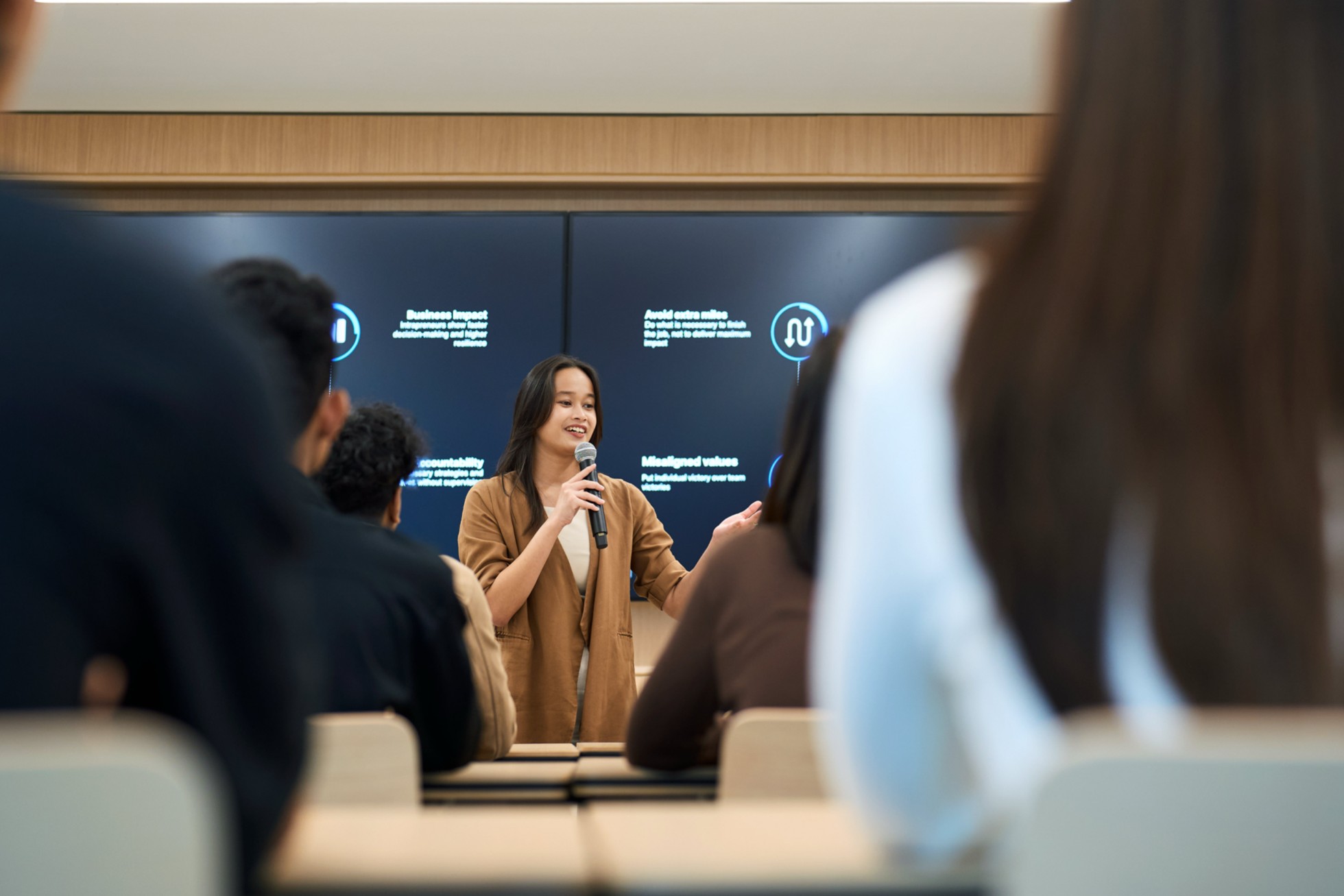 Apple menyambut peserta Apple Developer Institute angkatan pertama di ...