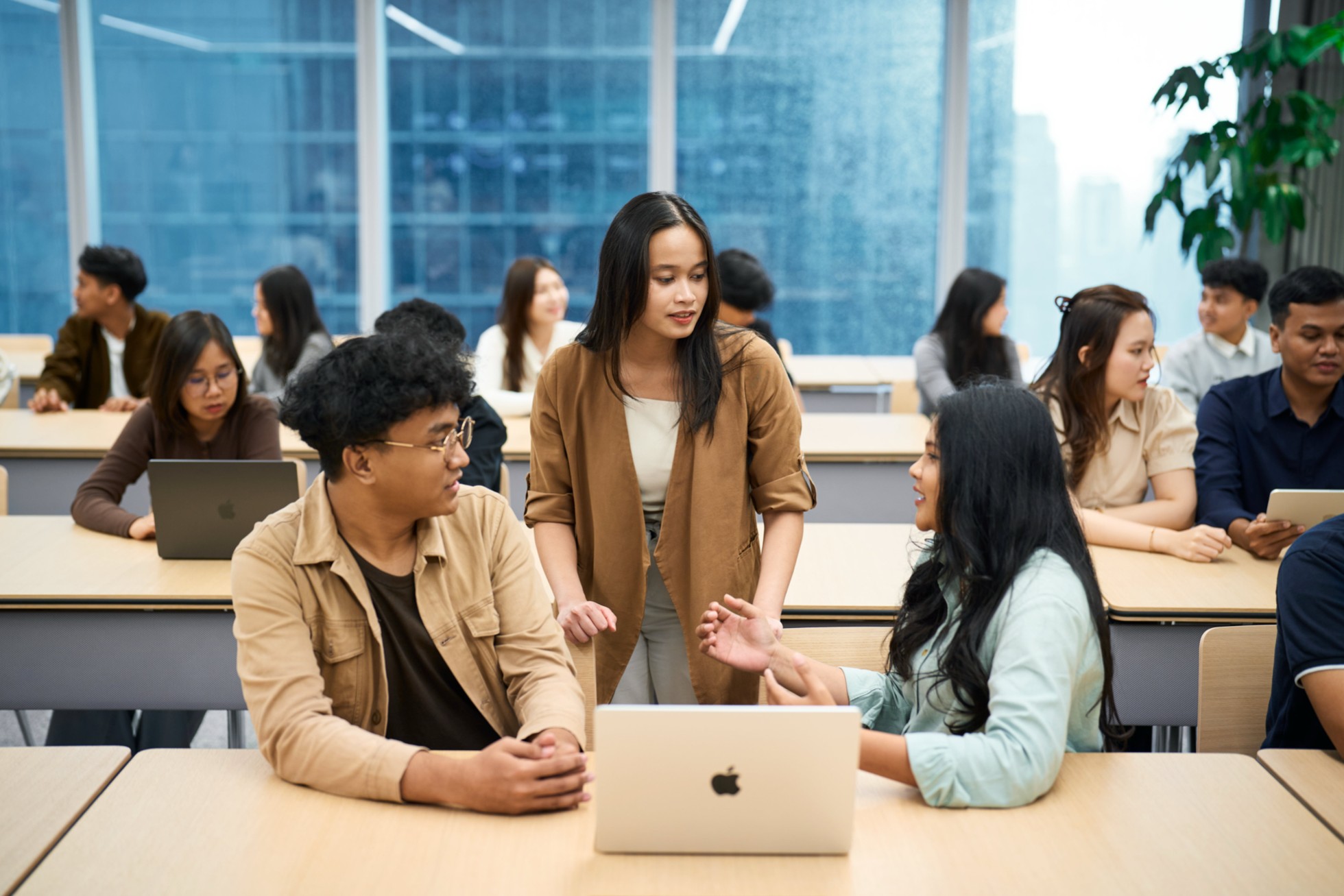 Apple menyambut peserta Apple Developer Institute angkatan pertama di ...