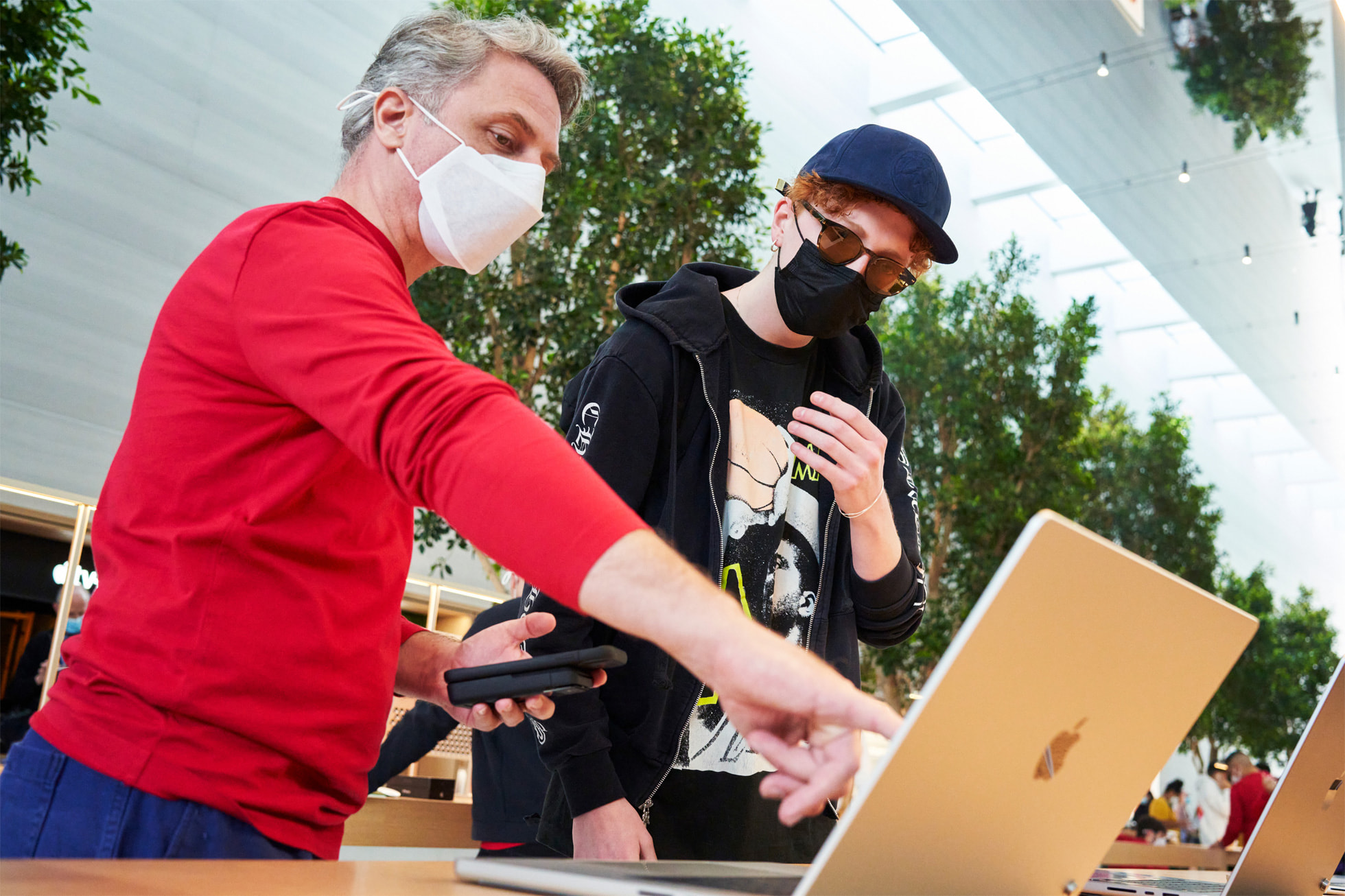 The reimagined Apple The Grove now open in Los Angeles - Apple