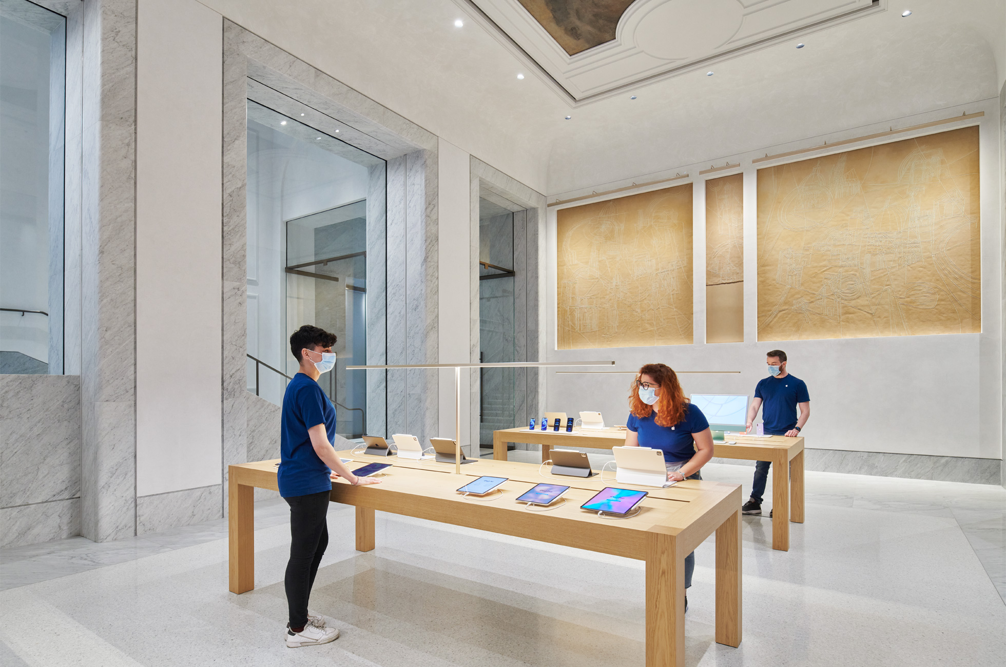 Apple Via del Corso opens Thursday, May 27, in Rome - Apple