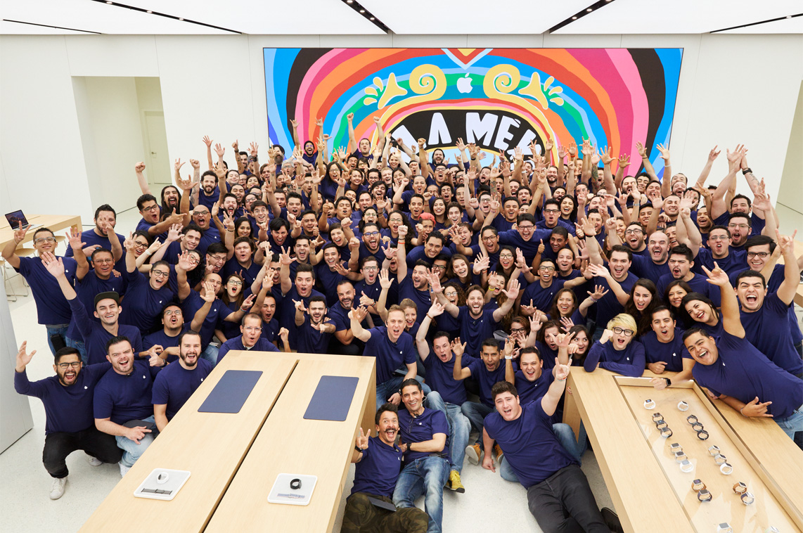 Apple's grand opening in Mexico - Apple