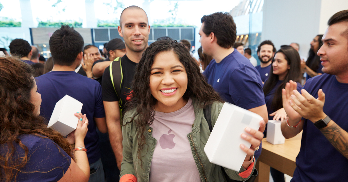 Apple's grand opening in Mexico - Apple