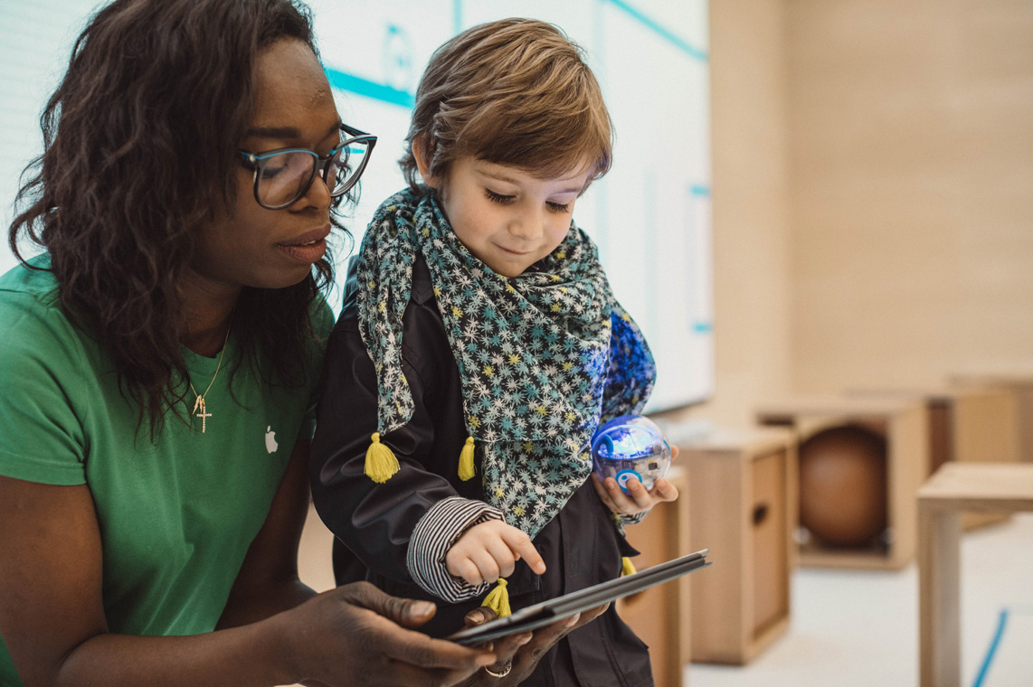 “Today at Apple” launches worldwide - Apple