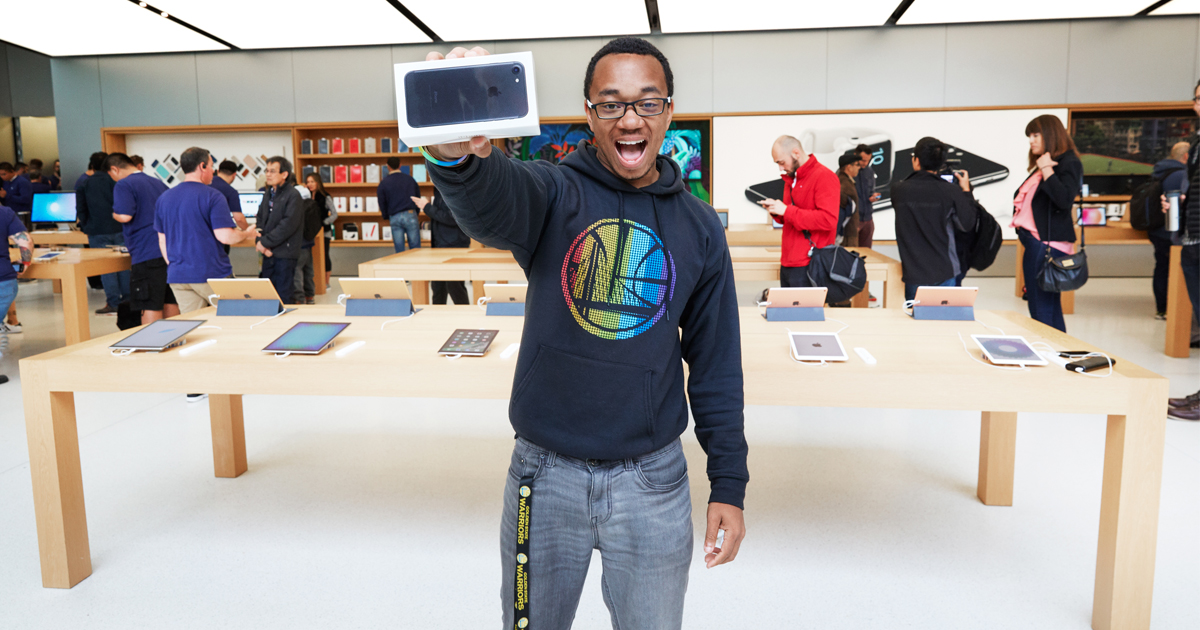 iPhone 7 and Apple Watch Series 2 arrive in stores - Apple