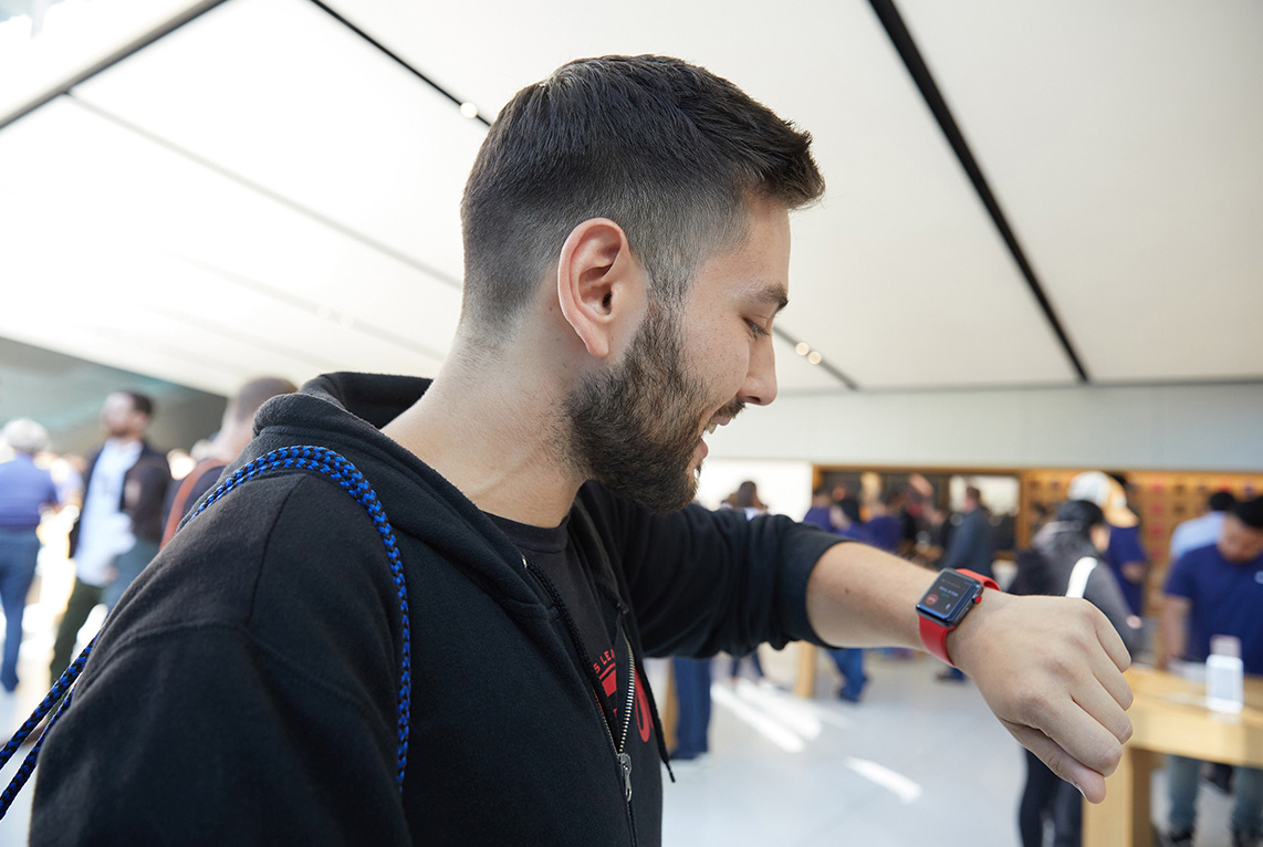 Apple Watch Series 3 with cellular now available - Apple (UK)