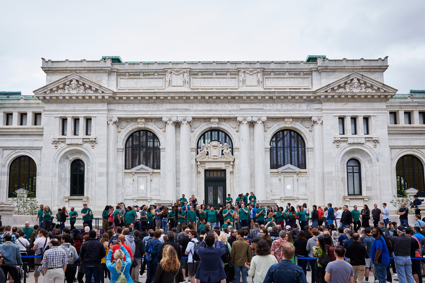 Apple starts a new chapter at Carnegie Library - Apple