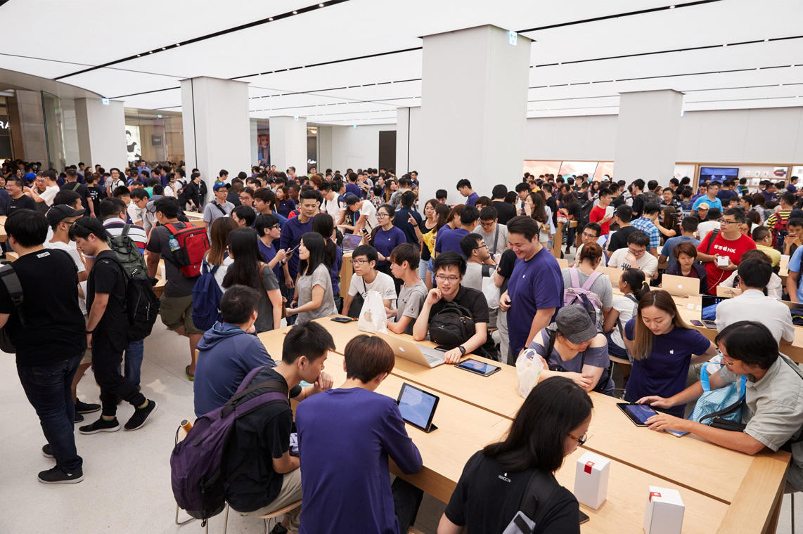 Apple Taipei 101 opens in Taiwan - Apple