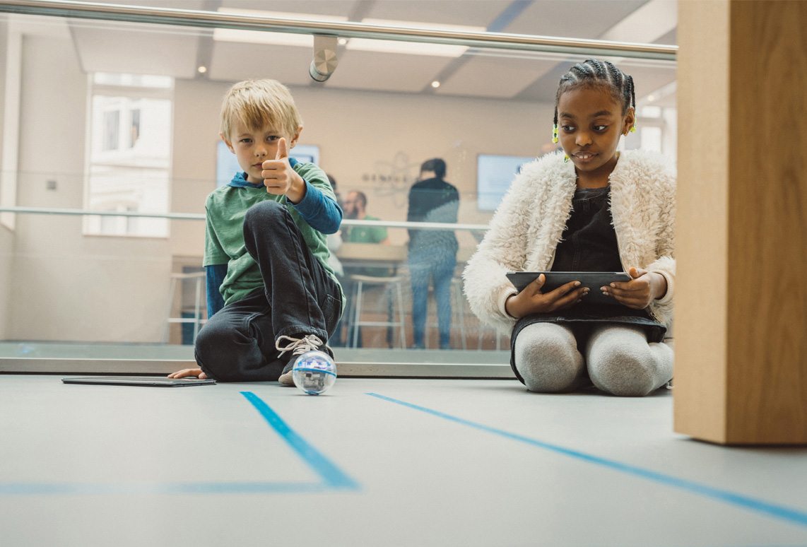 Apple celebrates Hour of Code at all Apple Stores - Apple