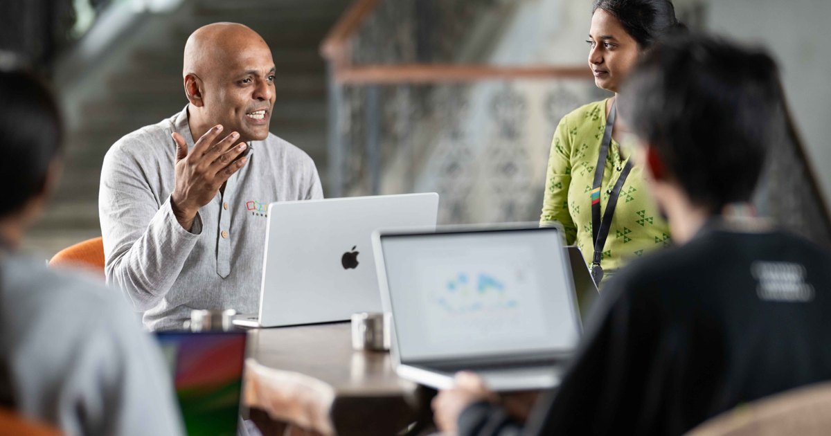 Apple at Work - Success Stories - Zoho Corp. - Apple (HK)