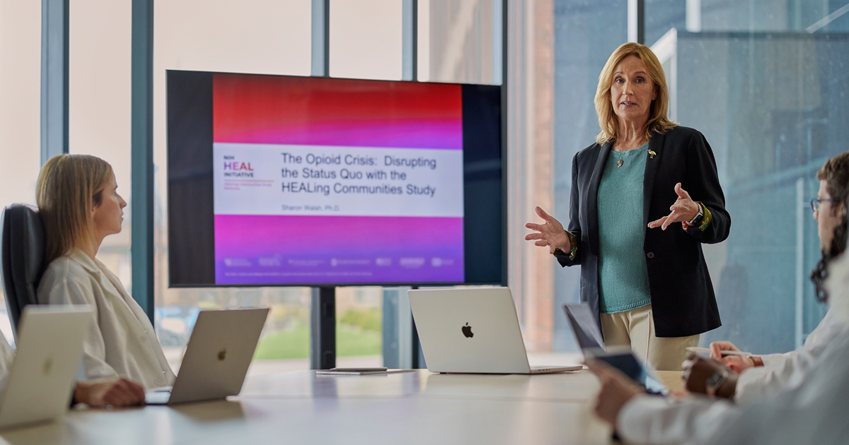 การศึกษา - การศึกษาระดับอุดมศึกษา - Dr. Sharon Walsh - Apple (TH)